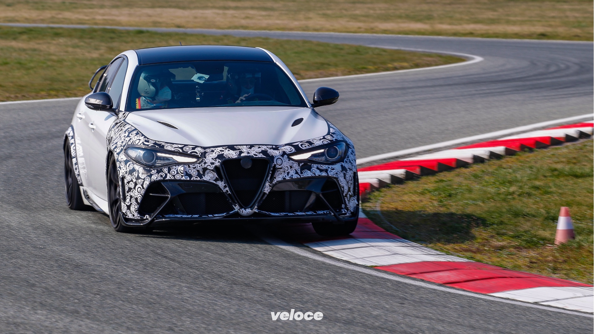 Alfa Romeo Giulia GTA e GTAm: il test in pista - Veloce