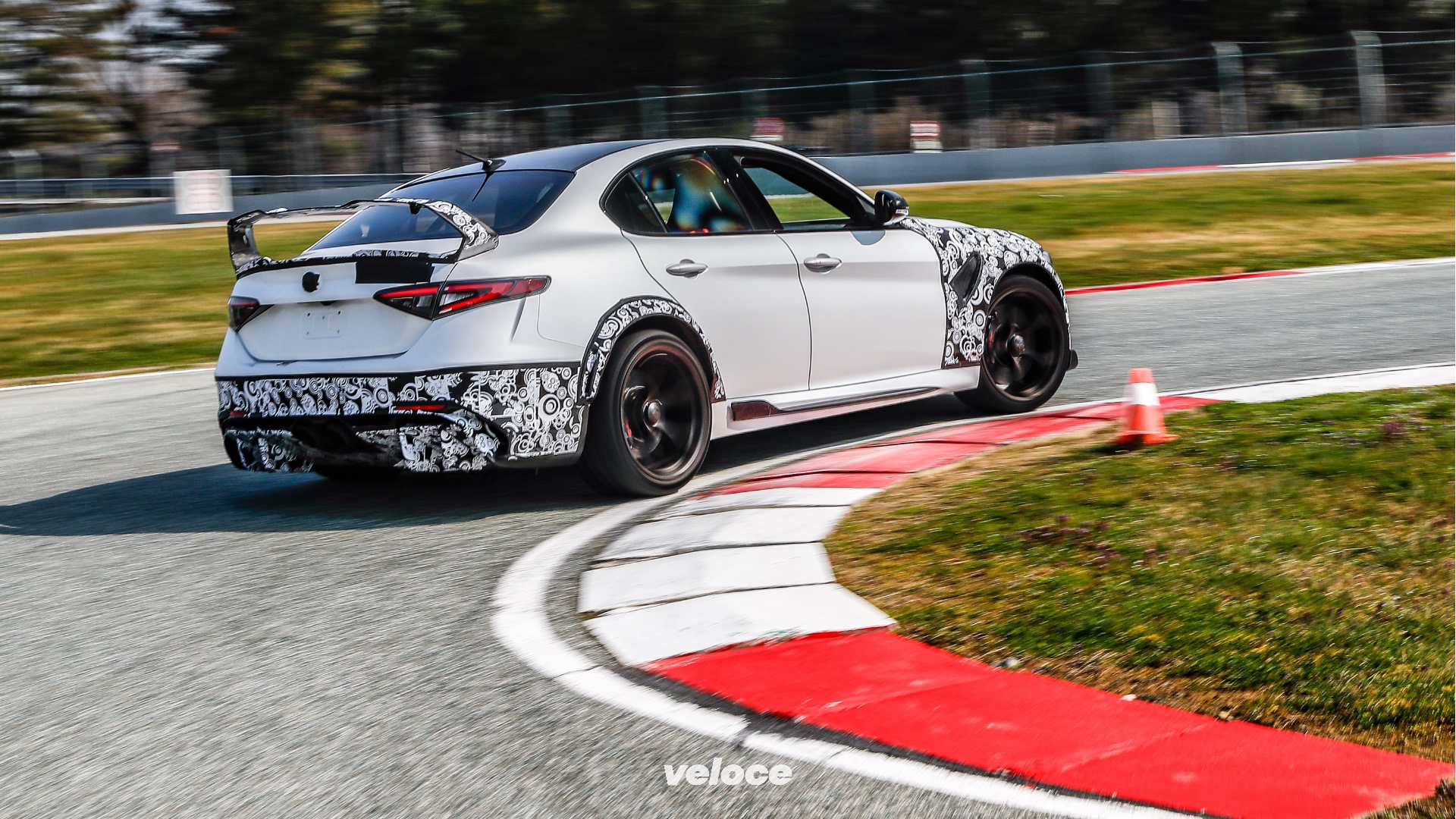 Alfa Romeo Giulia GTA e GTAm: il test in pista - Veloce