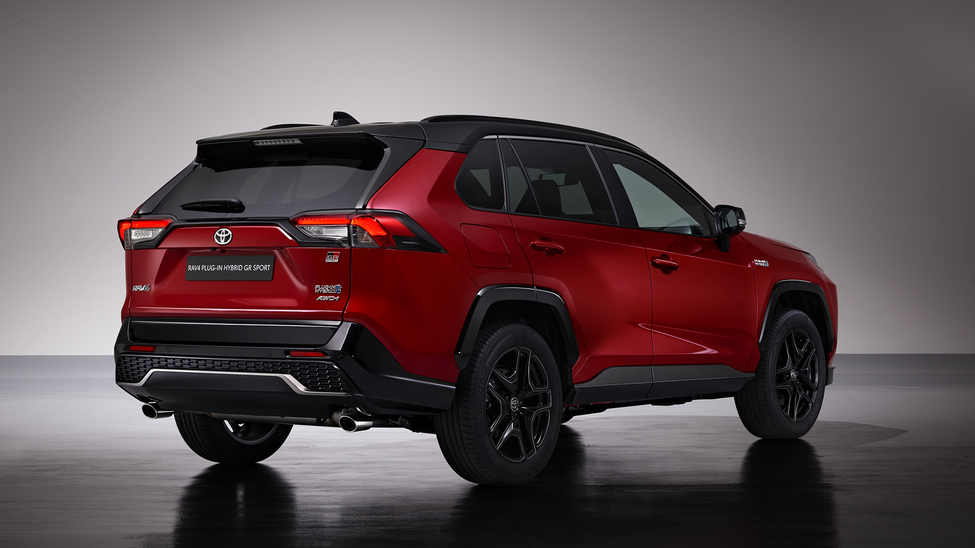 RAV4 GR Sport: anche lei fa la faccia cattiva - Veloce