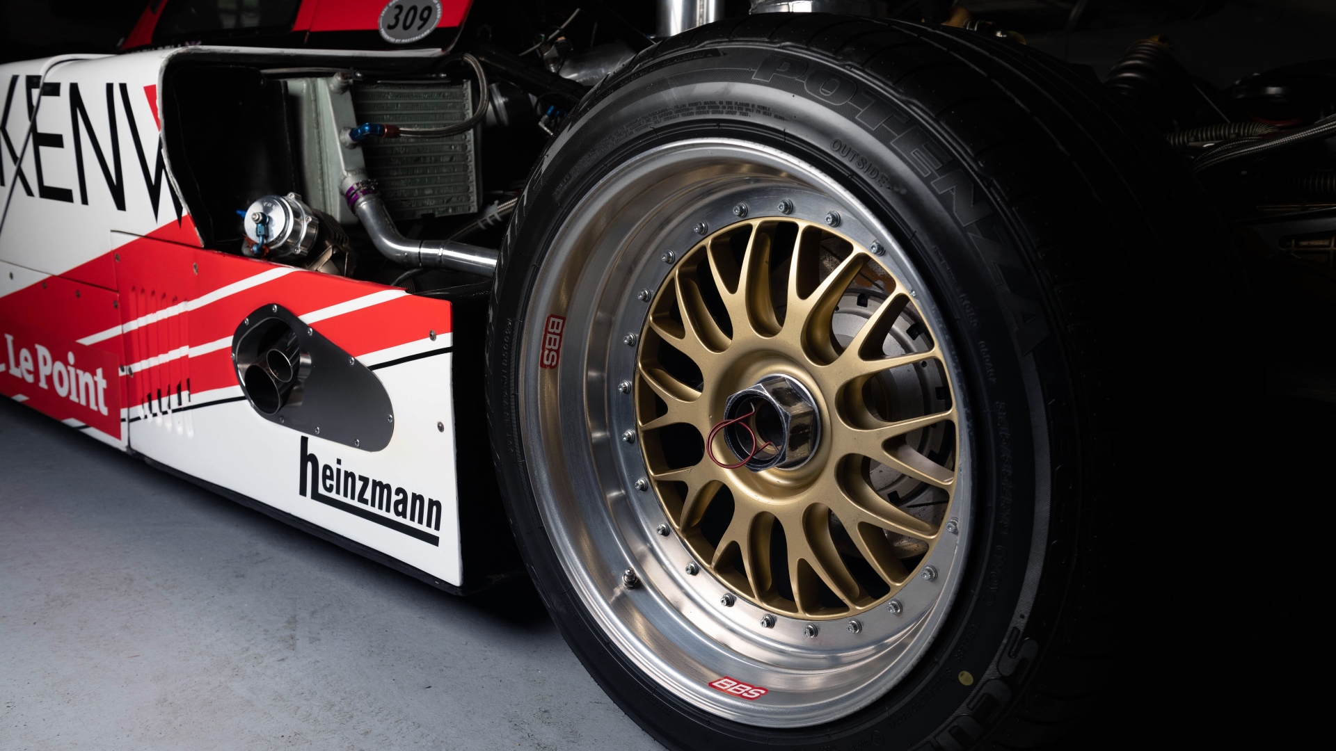Sbaglio o questa Porsche 962 ha la targa? - Veloce