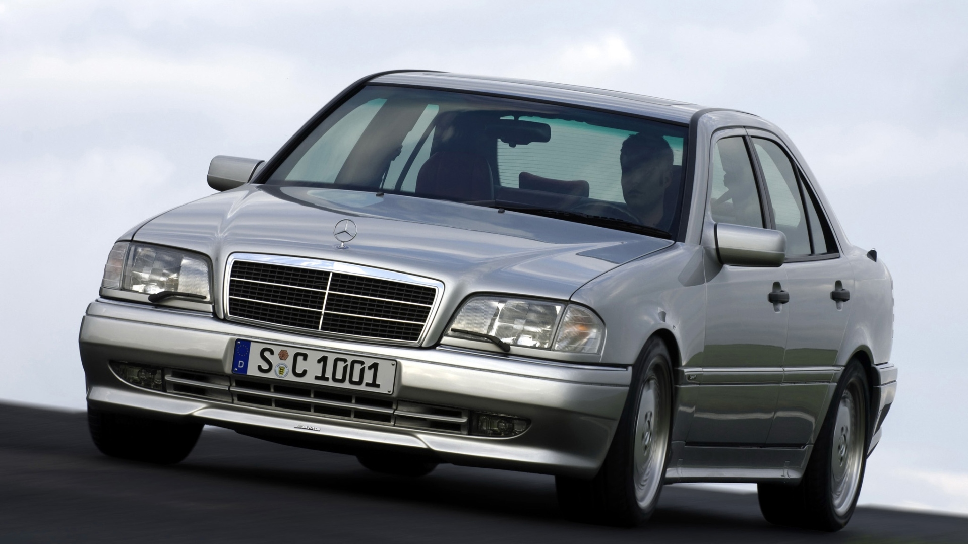Mercedes C36 AMG: di traverso, con classe - Veloce