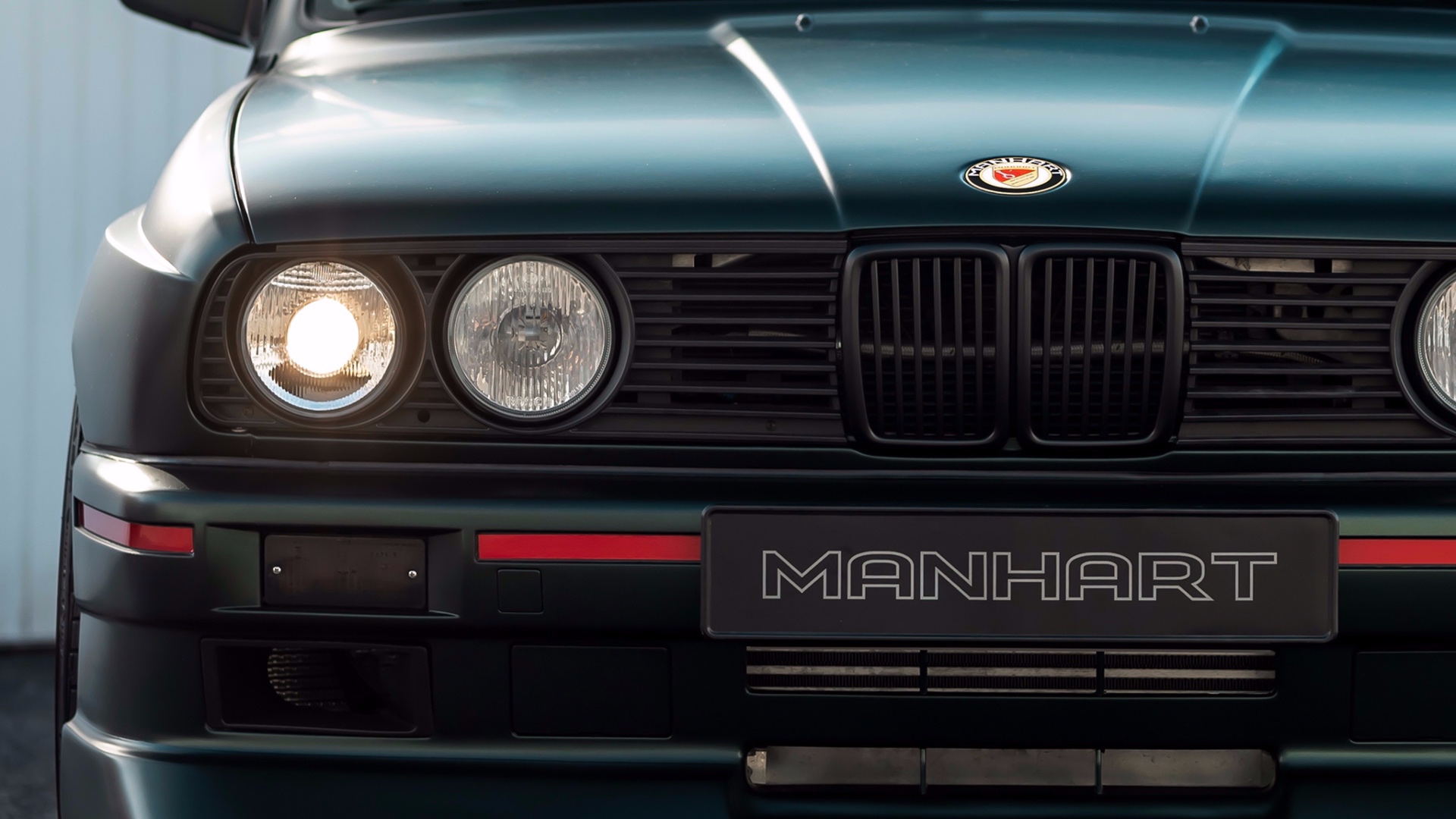 BMW M3 E30, la belva di Manhart (e cuore Alpina) - Veloce