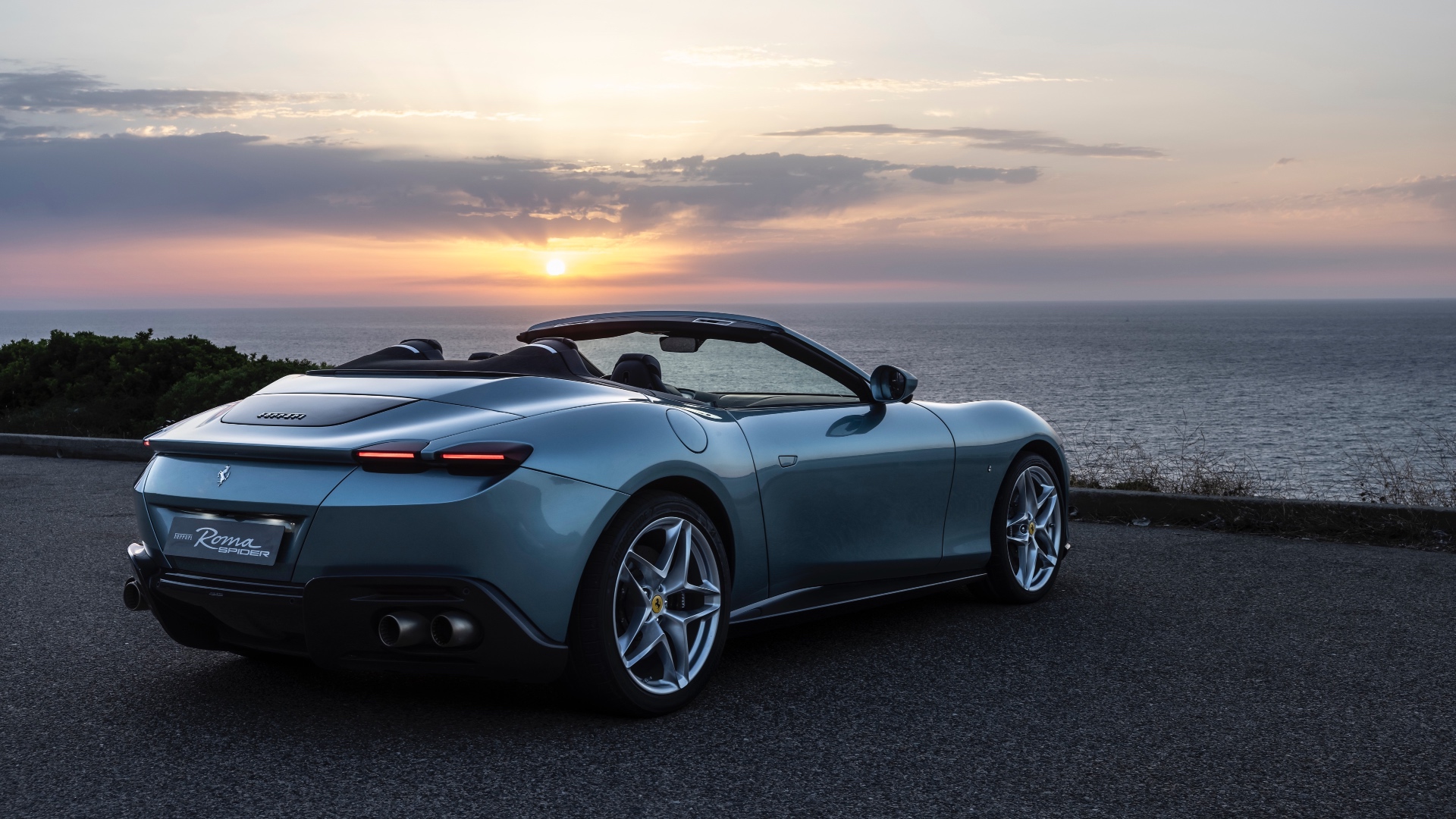 Ferrari Roma Spider: da corsa in abito da sera - Veloce