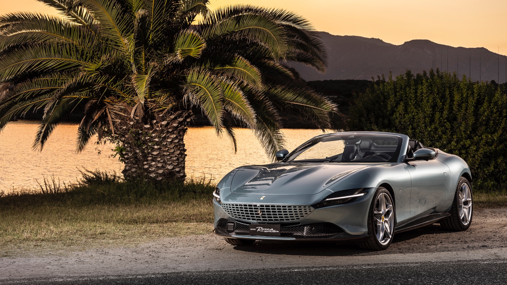 Ferrari Roma Spider: da corsa in abito da sera - Veloce