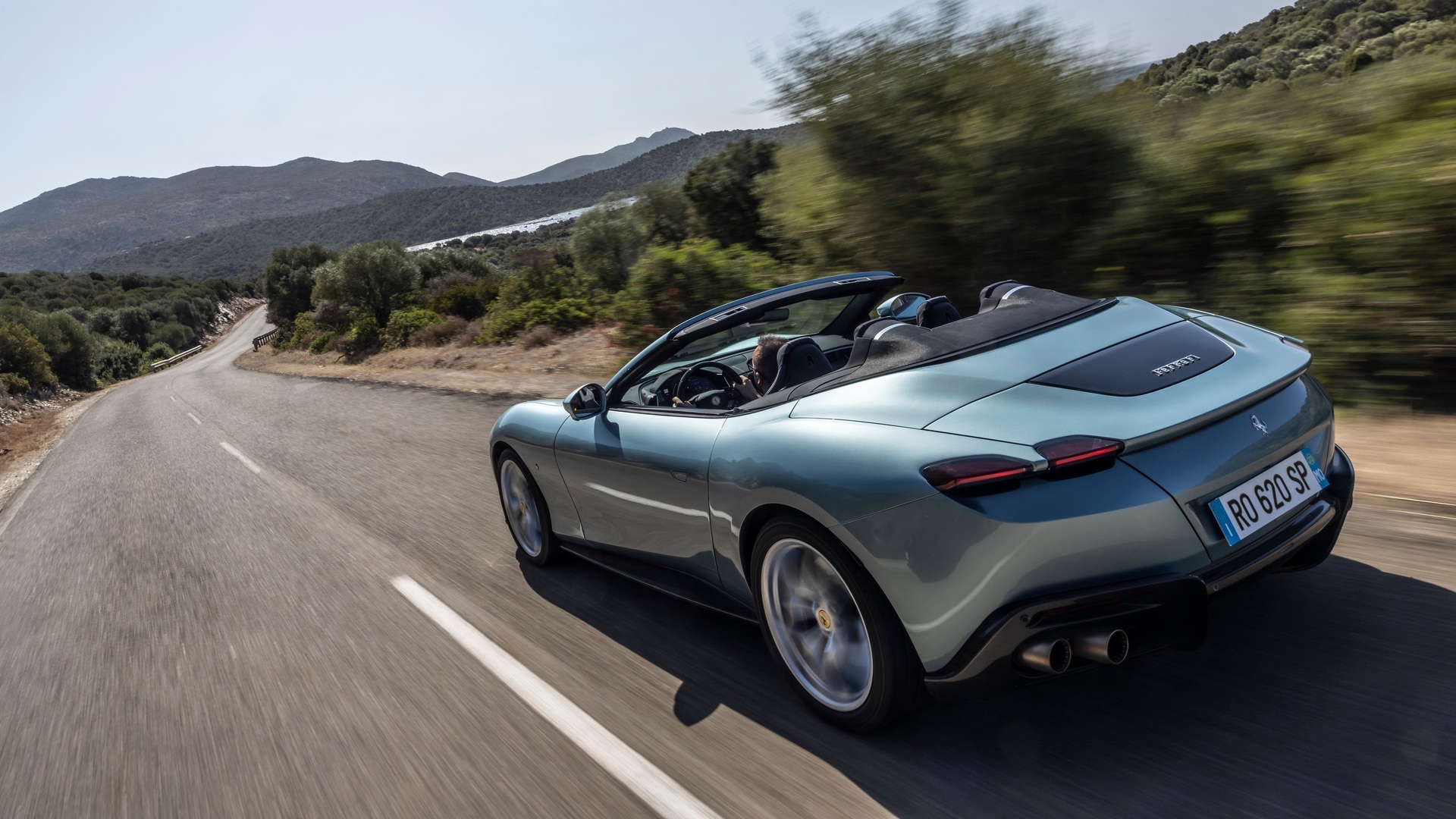 Ferrari Roma Spider: da corsa in abito da sera - Veloce