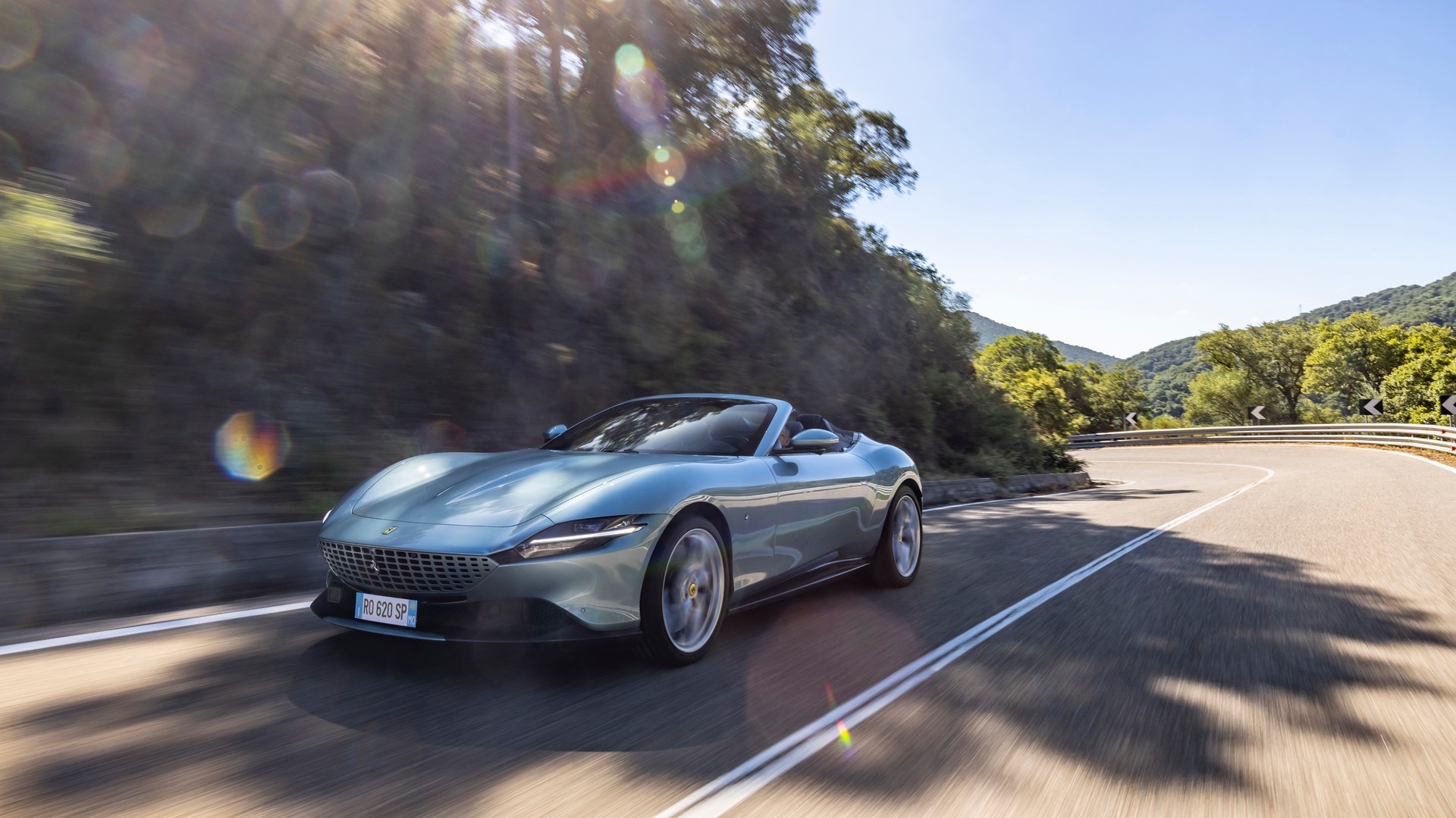 Ferrari Roma Spider: da corsa in abito da sera - Veloce