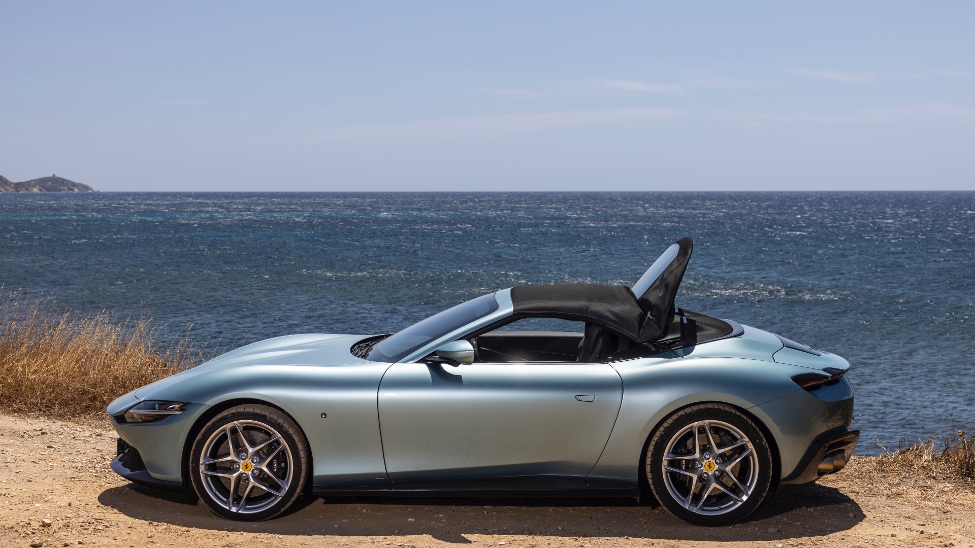 Ferrari Roma Spider: da corsa in abito da sera - Veloce