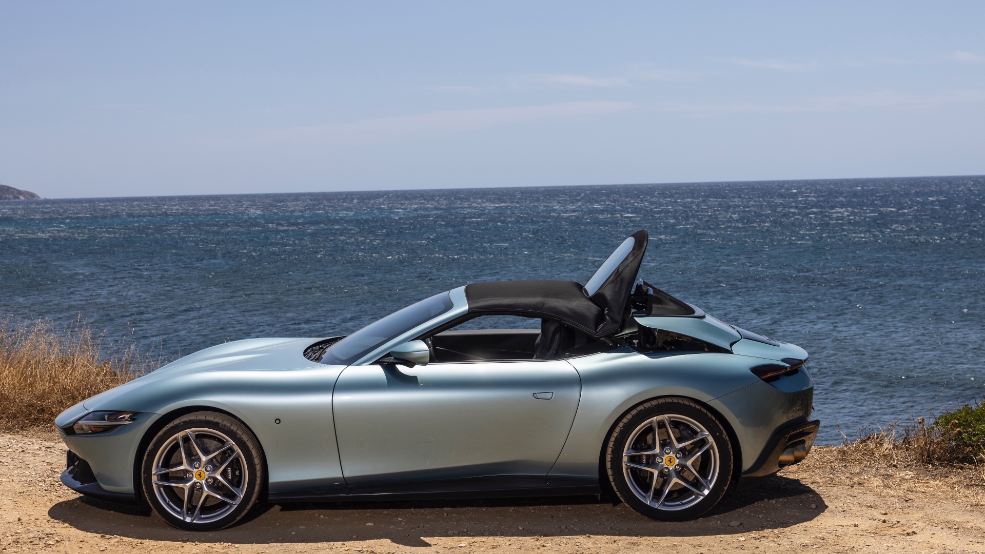 Ferrari Roma Spider: da corsa in abito da sera - Veloce