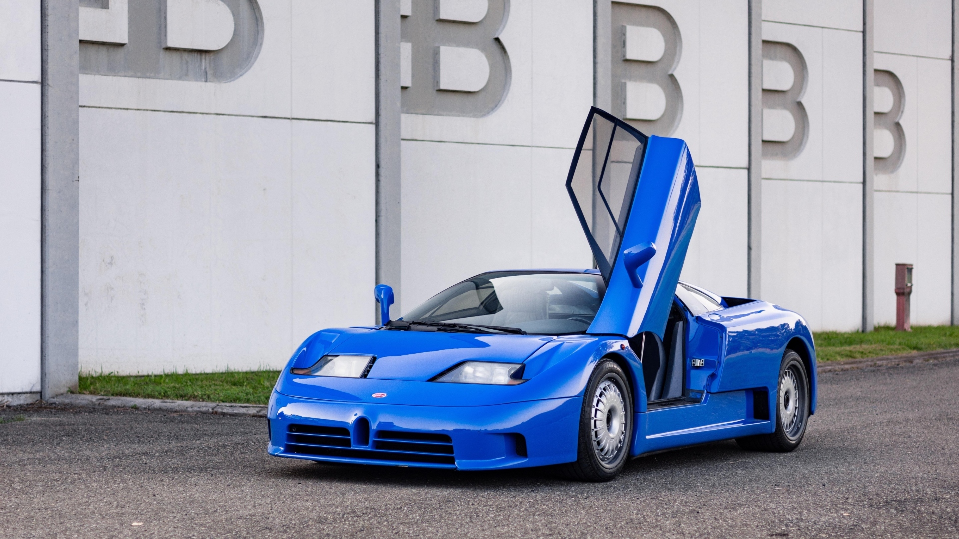 Listino Bugatti EB 110 - prezzo - scheda tecnica - velocità - Veloce