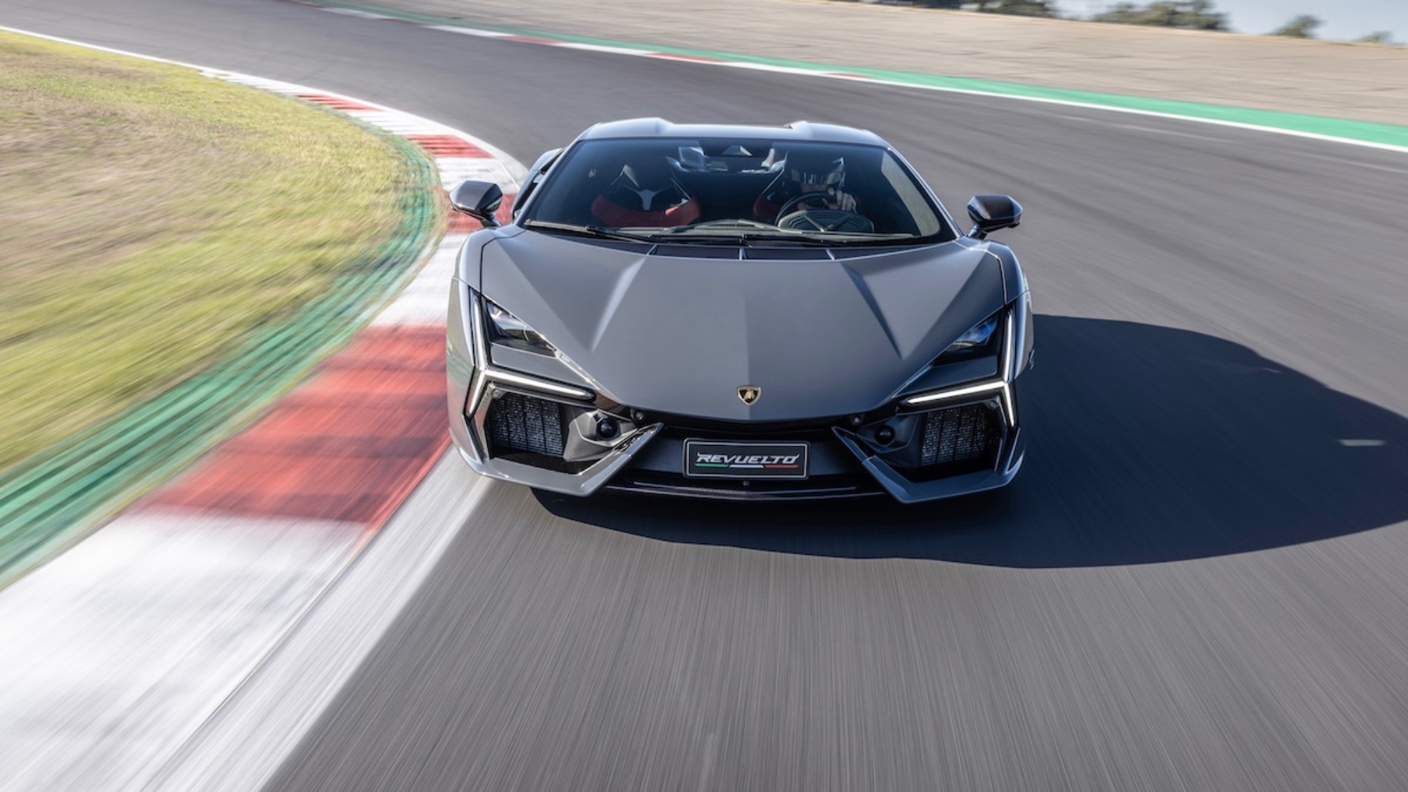 Come te nessuno mai: in pista con la Lamborghini Revuelto - Veloce