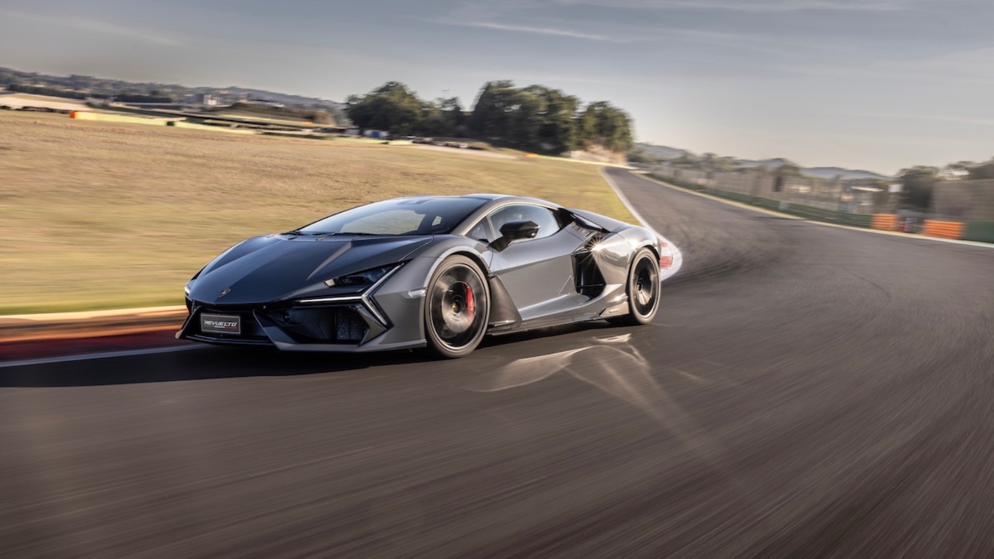 Come te nessuno mai: in pista con la Lamborghini Revuelto - Veloce