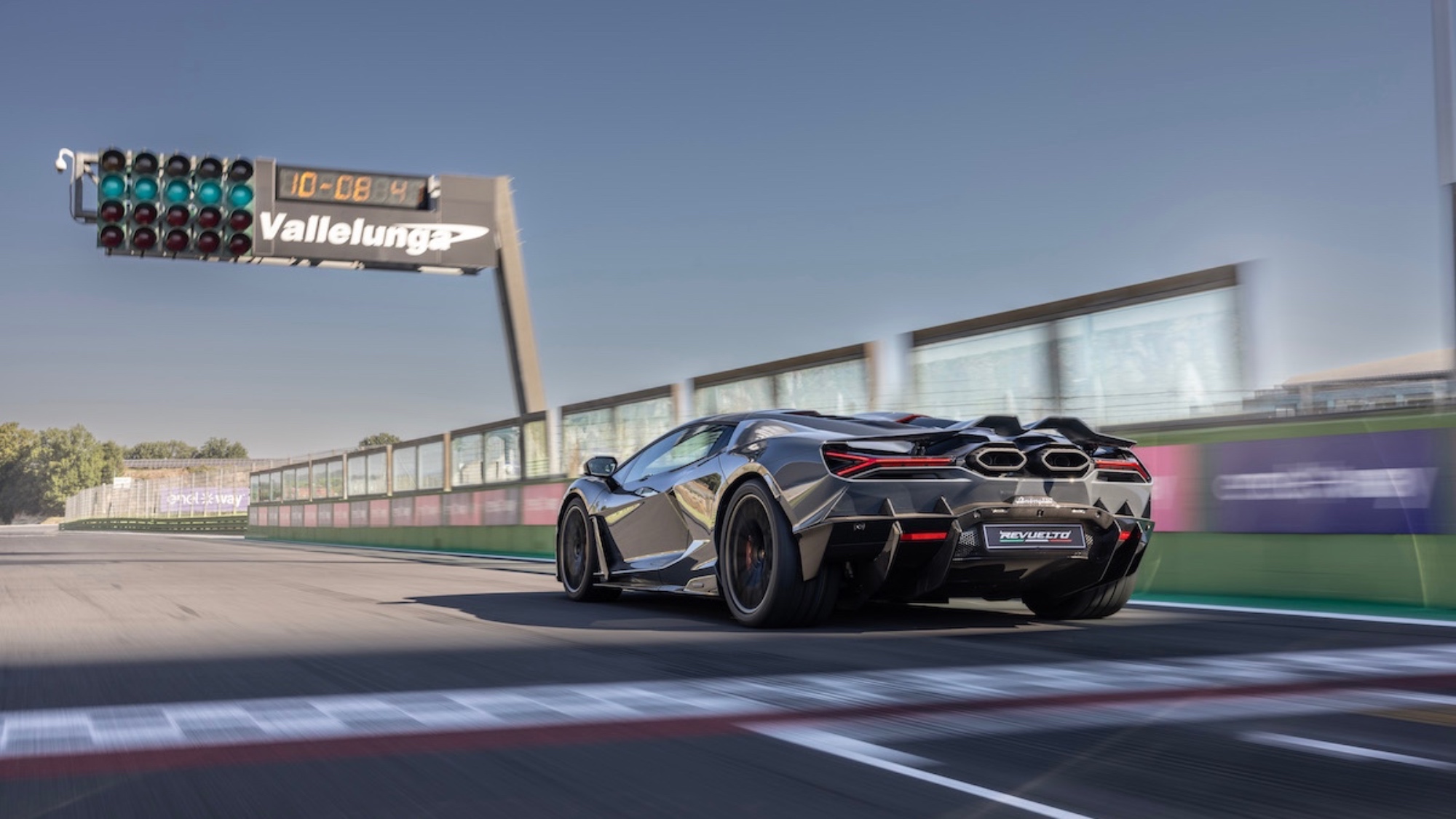 Come te nessuno mai: in pista con la Lamborghini Revuelto - Veloce