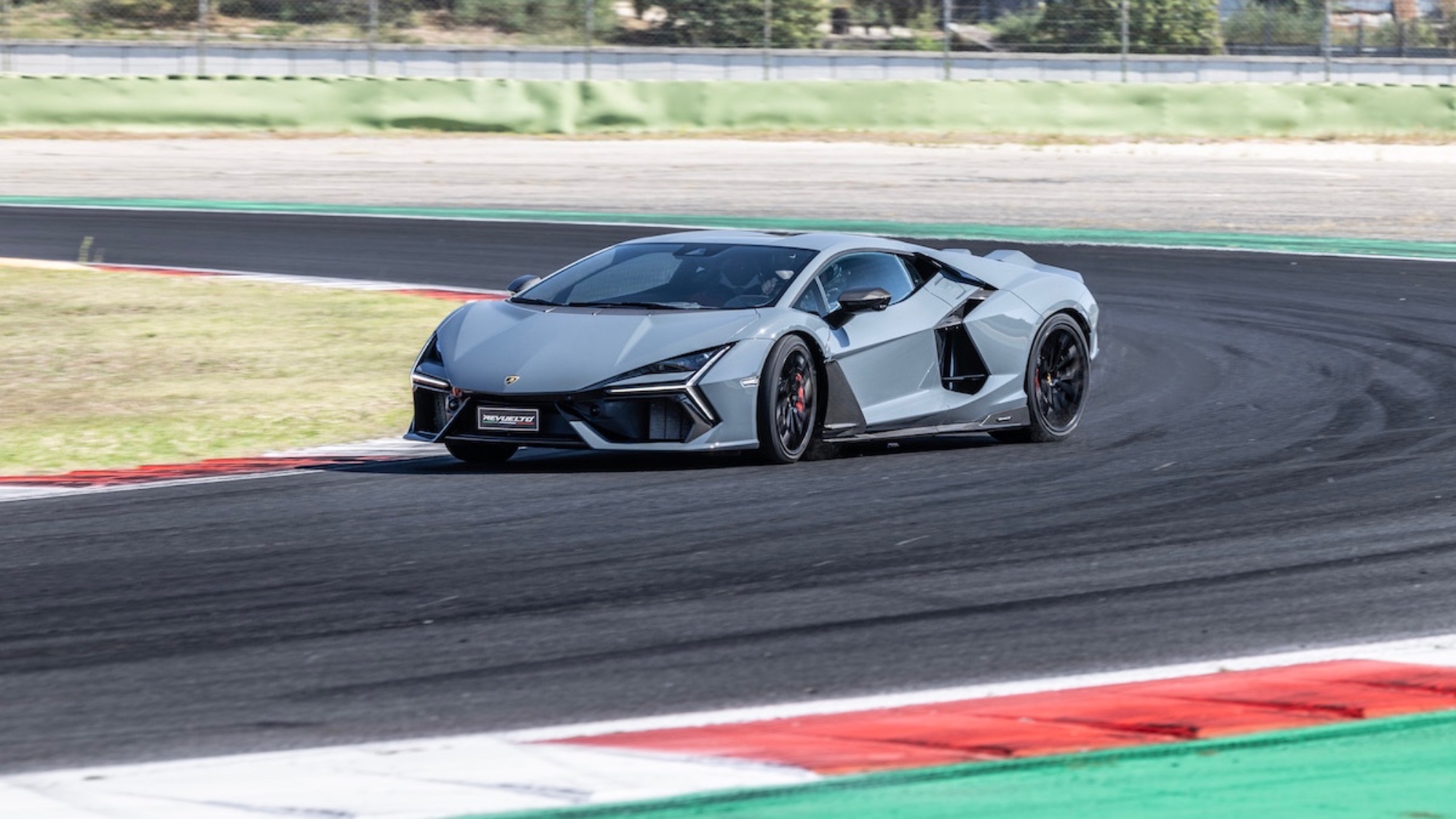 Come te nessuno mai: in pista con la Lamborghini Revuelto - Veloce