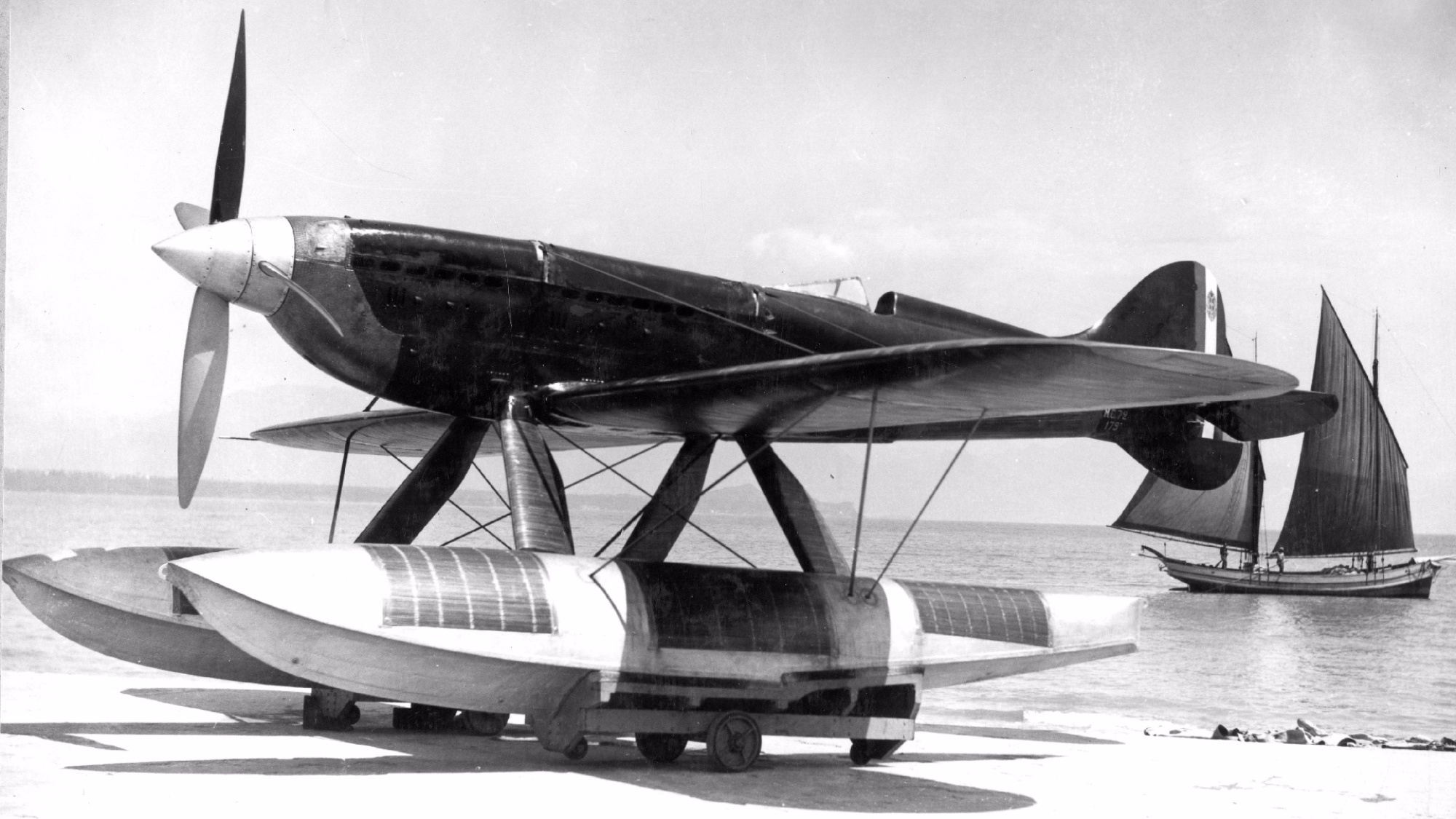 Il misticismo e l'esagerazione: Macchi-Castoldi MC72 - Veloce