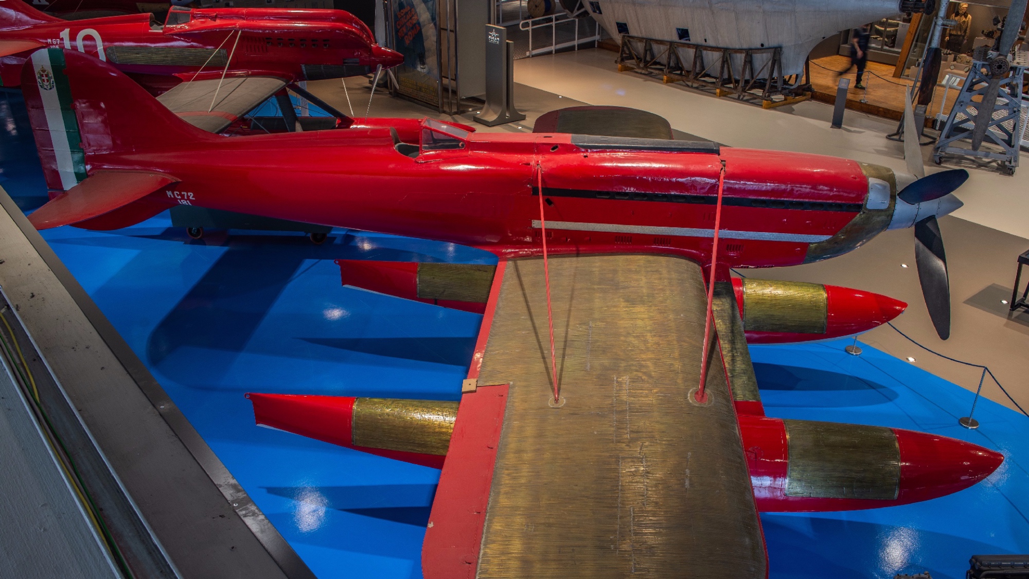 Il misticismo e l'esagerazione: Macchi-Castoldi MC72 - Veloce