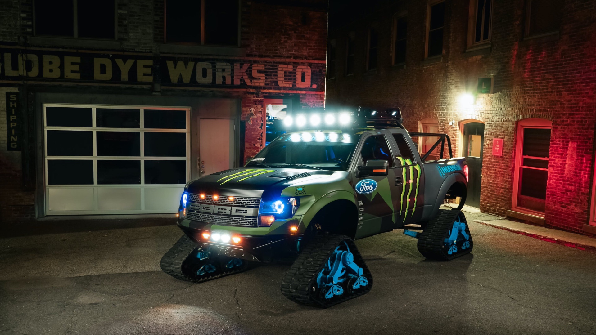 Snowboard? Meglio il RaptorTRAX di Ken Block! - Veloce