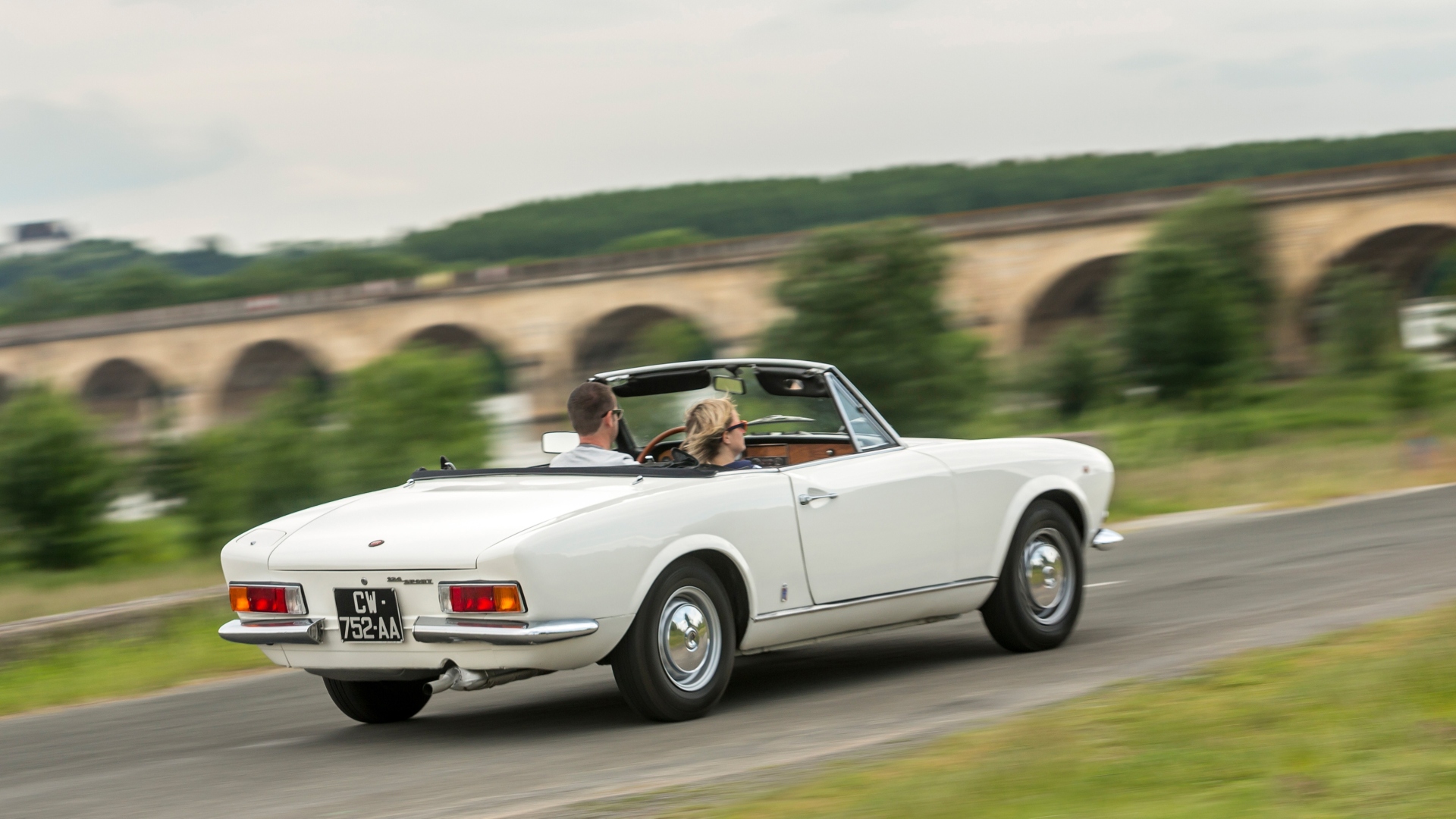 Listino Fiat 124 Sport Spider - prezzo - scheda tecnica - velocità - Veloce