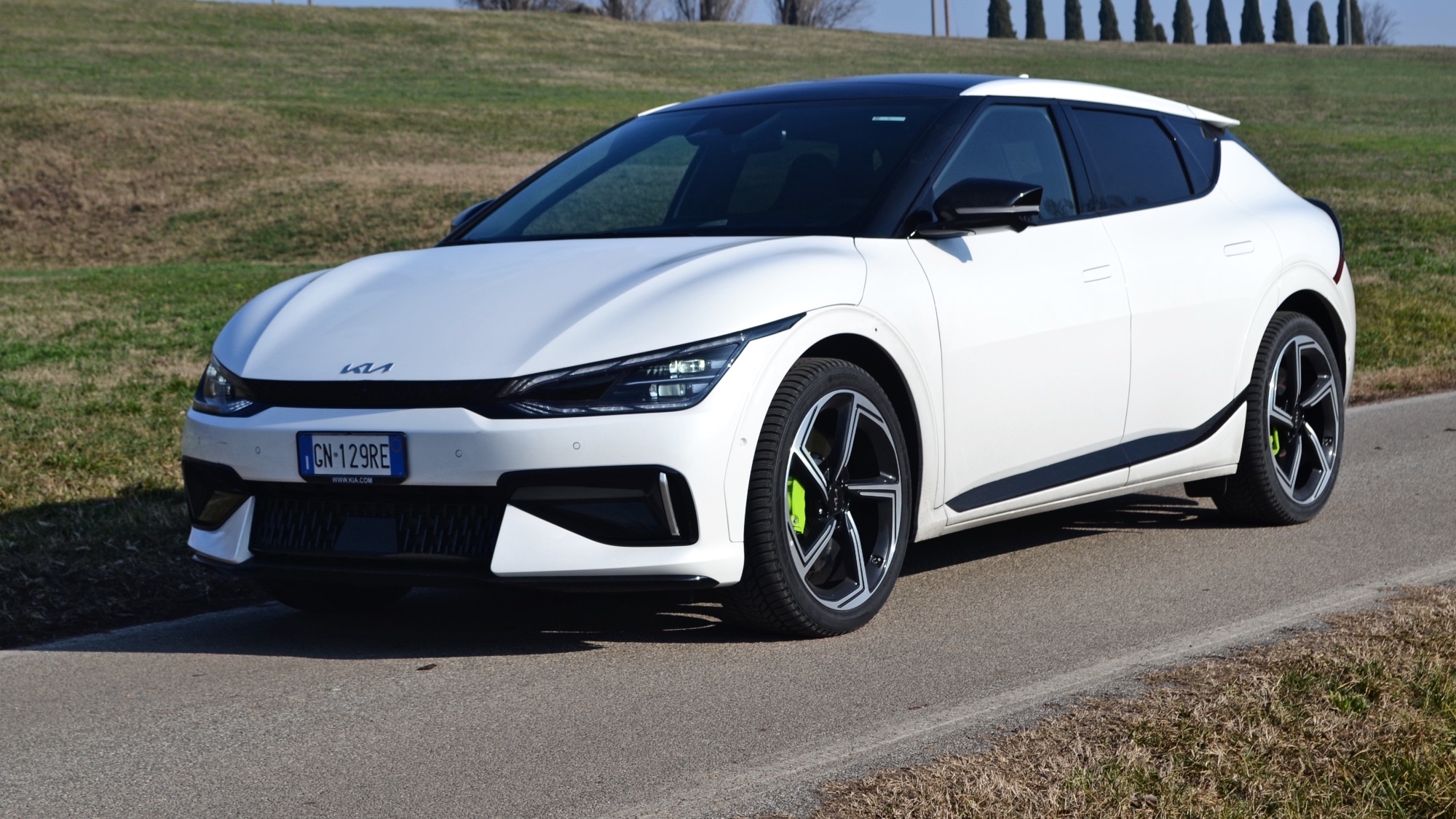GT elettriche a confronto: Kia EV6 GT vs Ford Mustang Mach-e GT - Veloce