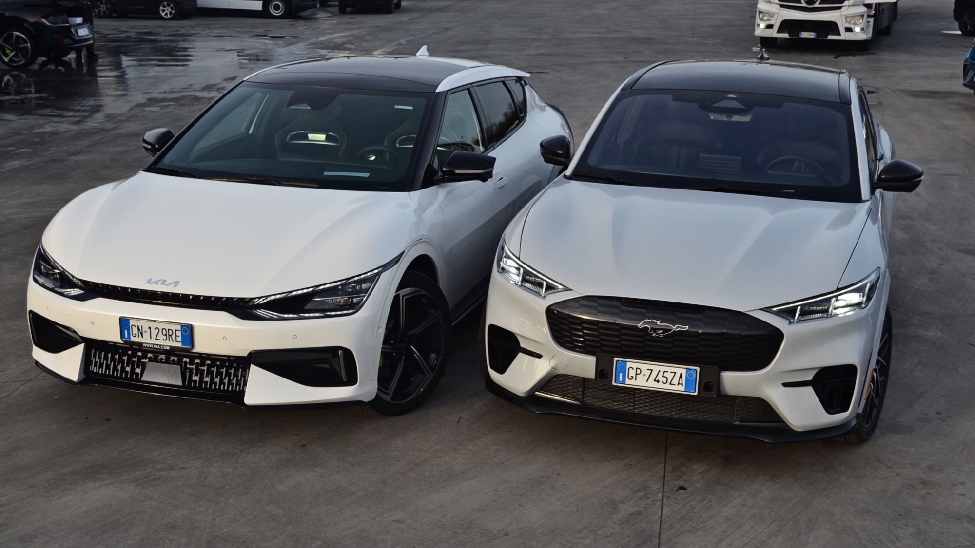 GT elettriche a confronto: Kia EV6 GT vs Ford Mustang Mach-e GT - Veloce