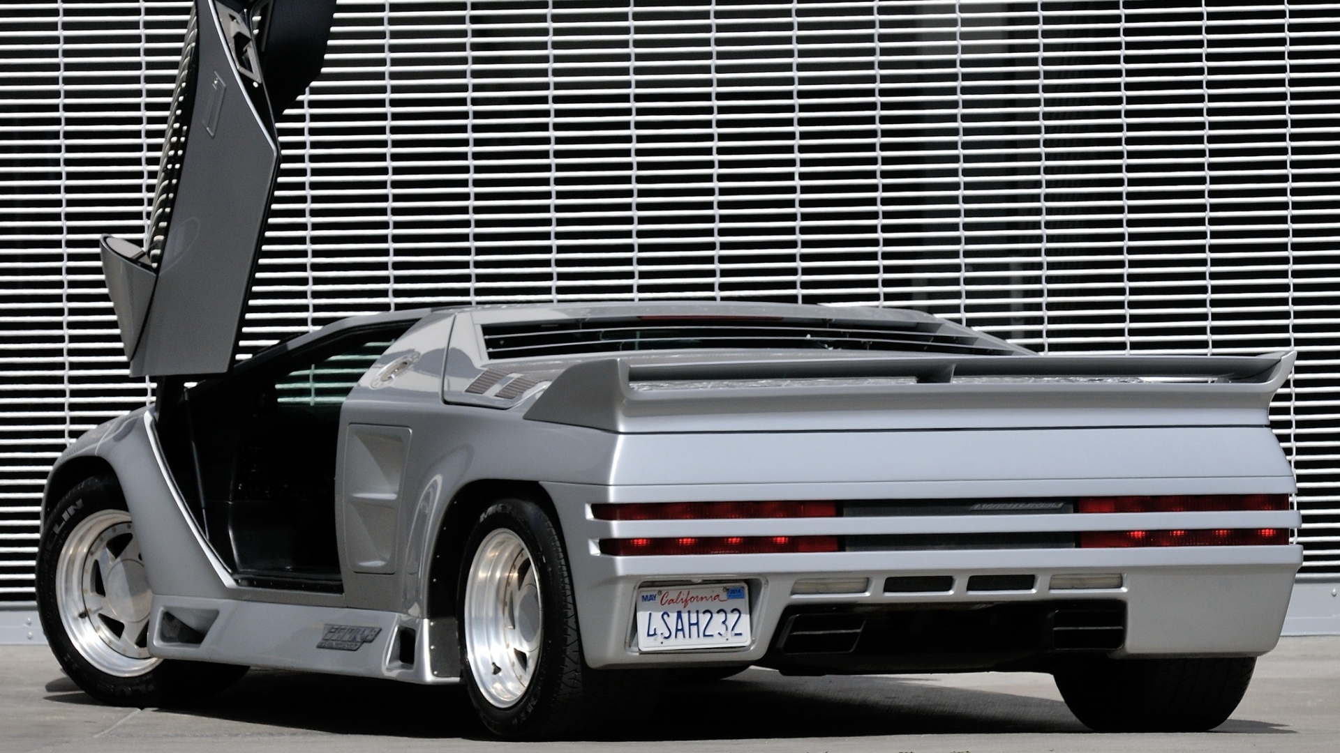 Flop automobilistici: Vector W8 - Veloce