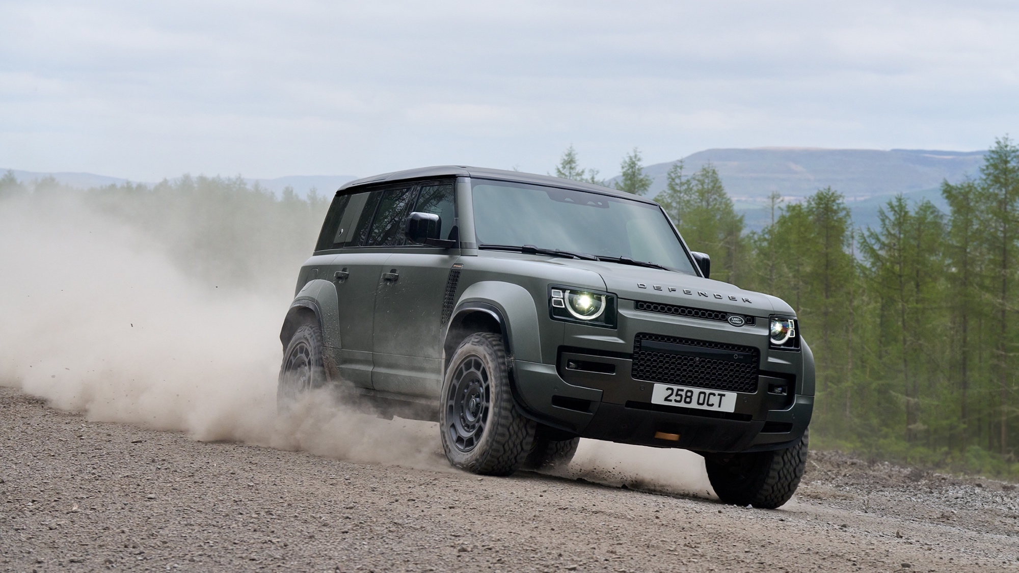 Defender Octa: la Land Rover che va di corsa - Veloce