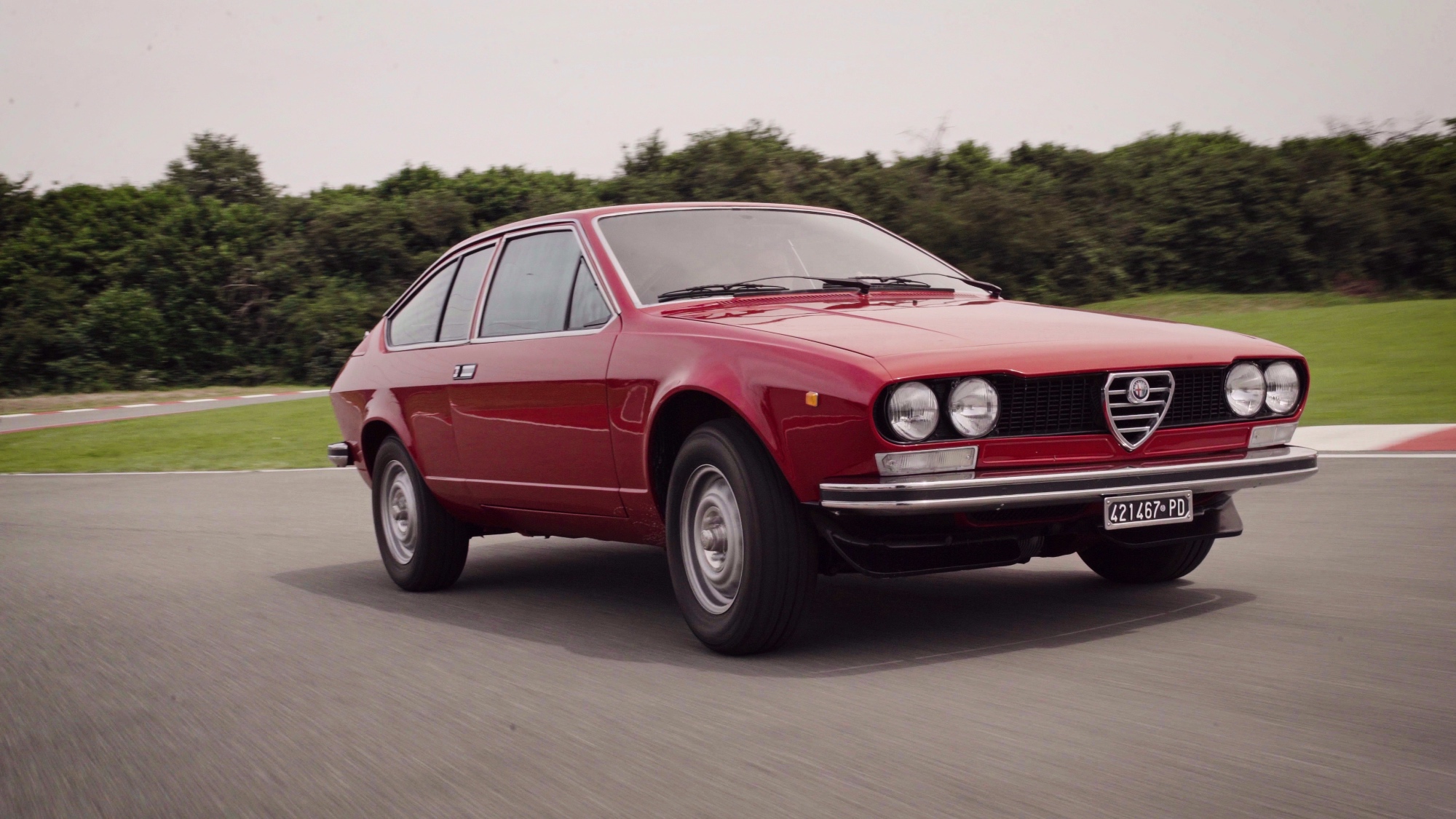 In pista con l'Alfa Romeo Alfetta GT, 50 anni dopo - Veloce