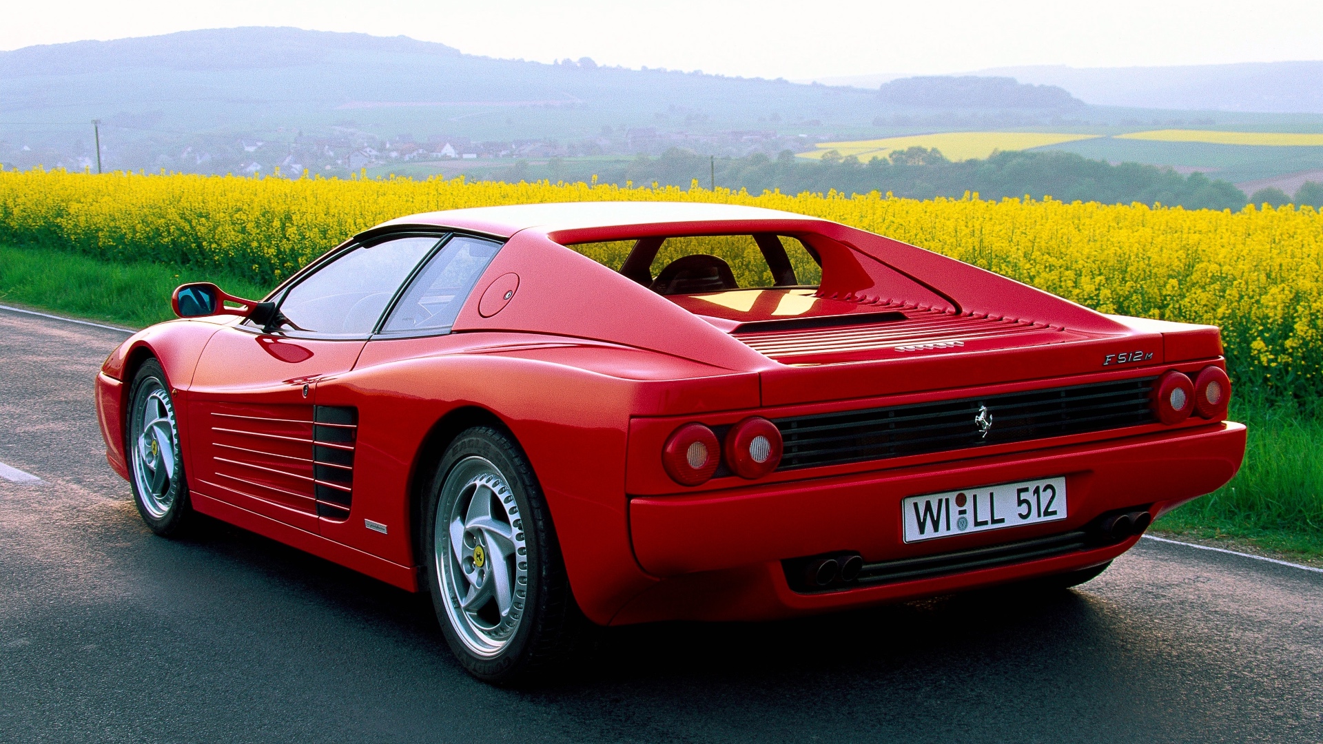 Cosa c'è di più Anni '80 di una Ferrari Testarossa? - Veloce