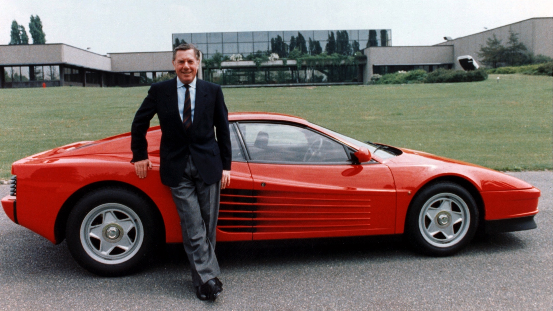Cosa c'è di più Anni '80 di una Ferrari Testarossa? - Veloce