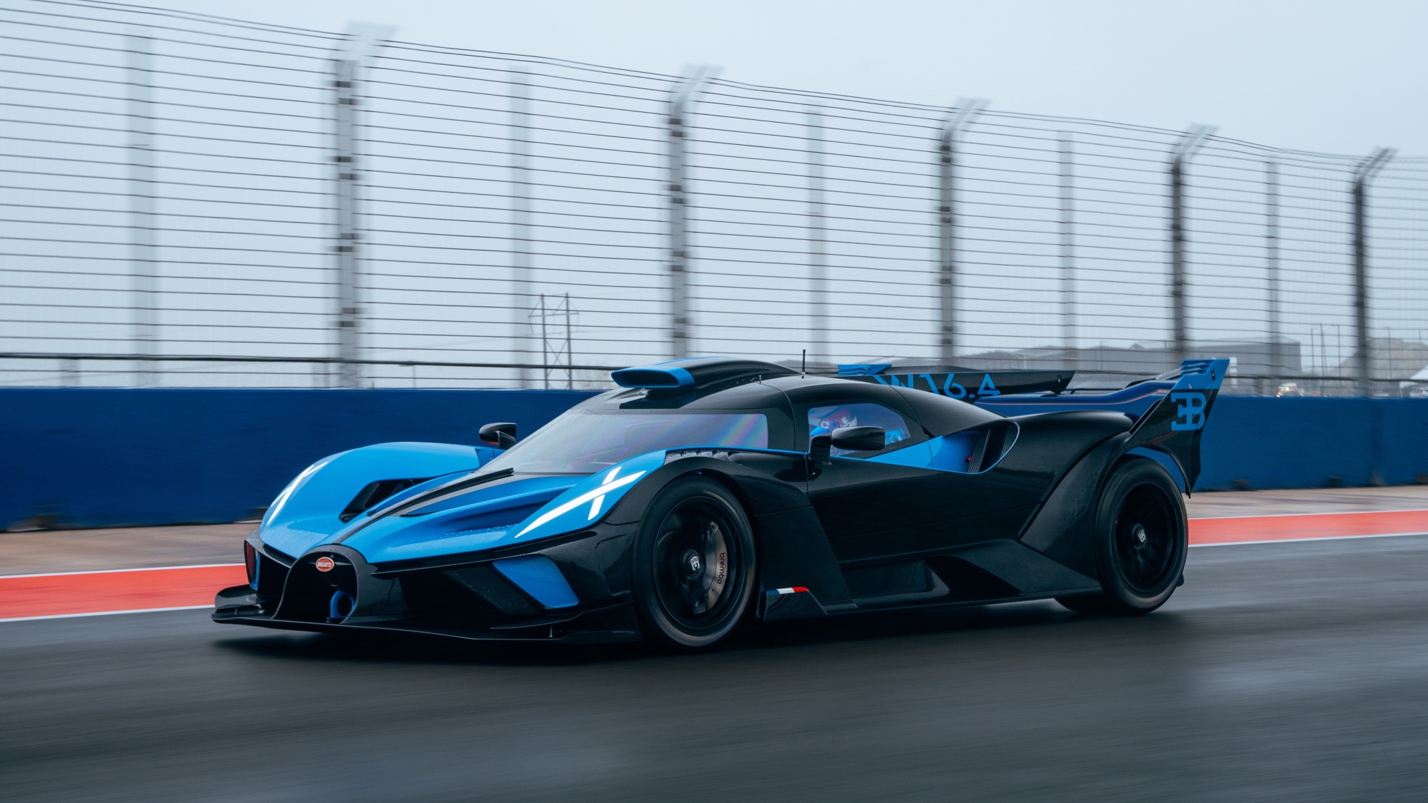 La Bugatti Bolide è finalmente scesa in pista (a 333 km/h) - Veloce