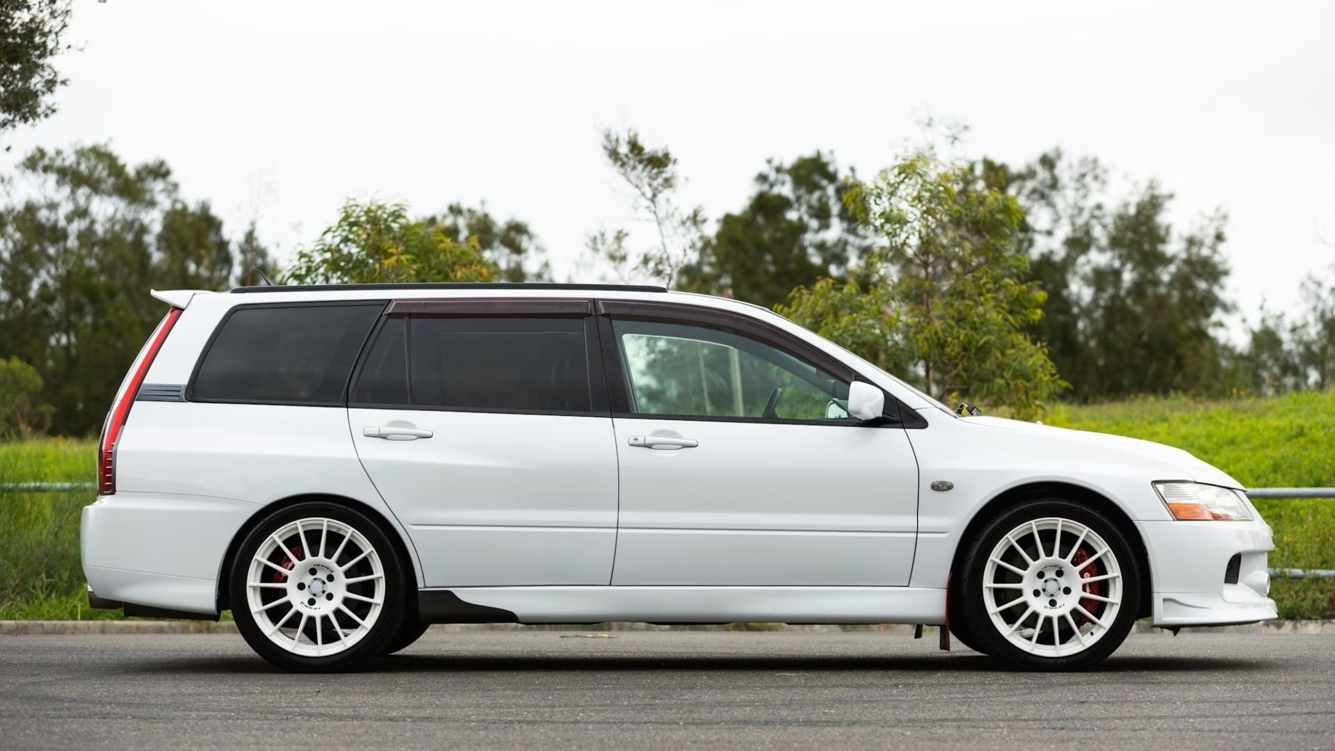 Mitsubishi Lancer Evo IX, la wagon “stuzzica” - Veloce