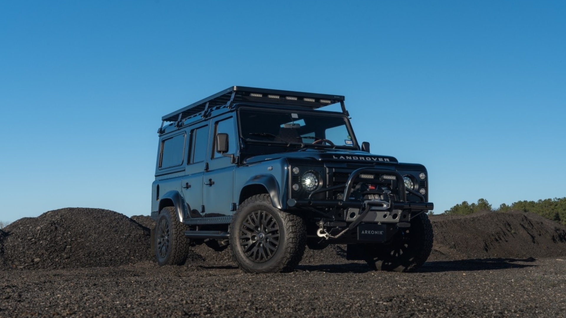 Per 130.000 euro potete avere una Defender così - Veloce